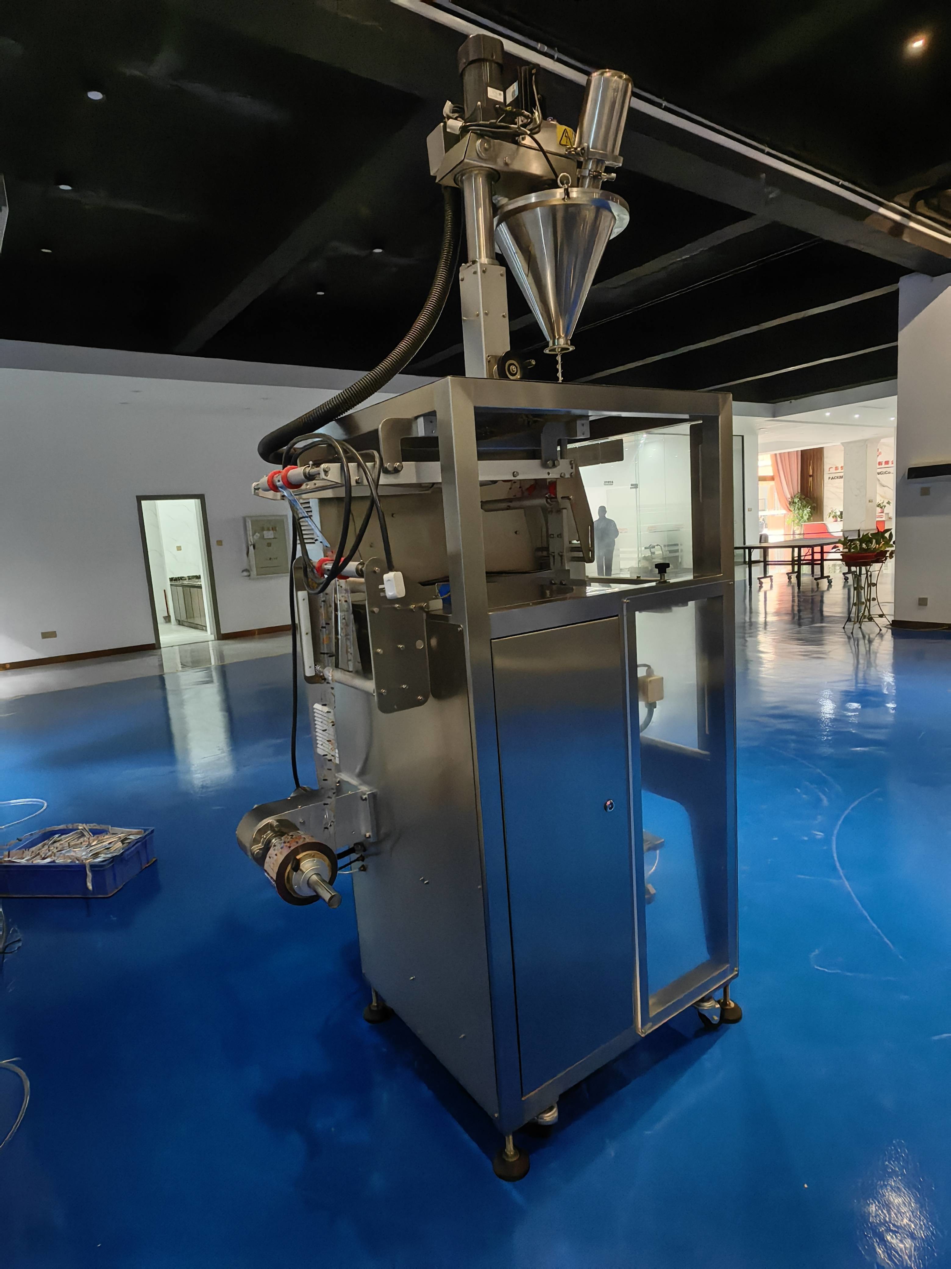 PLC Control Automatic Bag Filling Machine With Advanced Twisted Edge ...